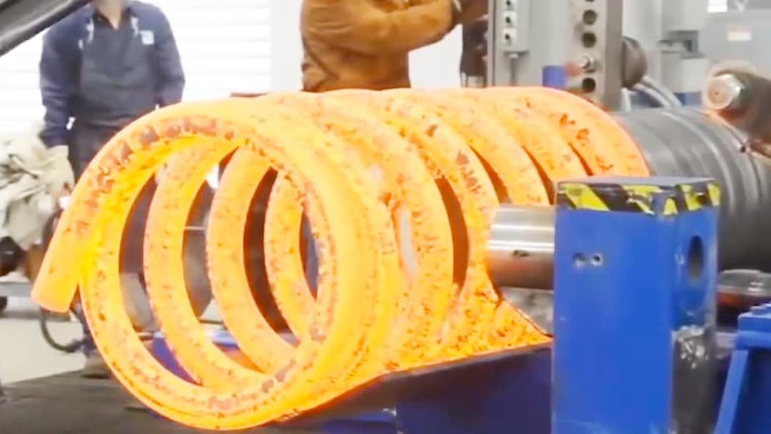 又大又粗的弹簧是如何制造出来的?这么大尺寸还是第一次见