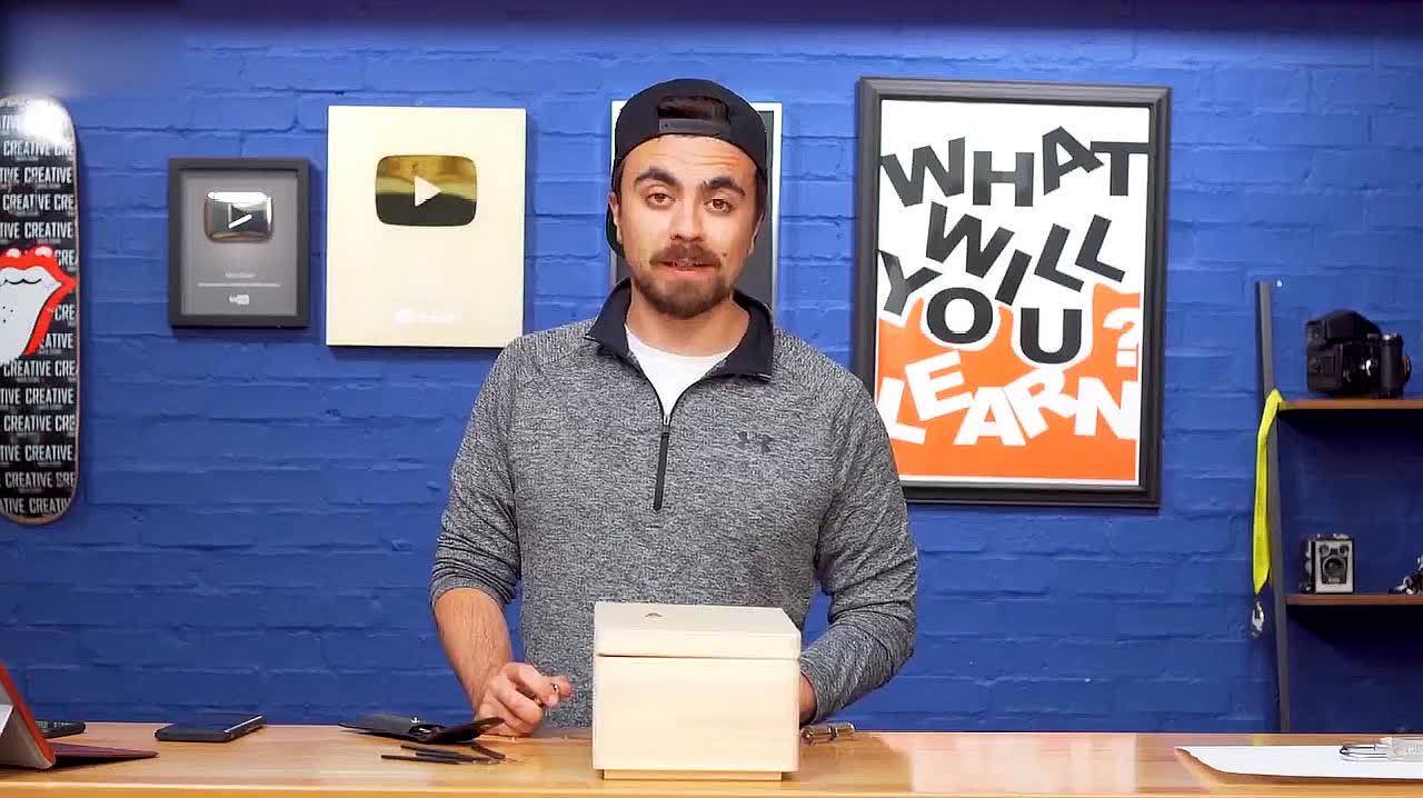 外国友人挑战用回形针开锁,随手一试,直接让网友们沸腾了