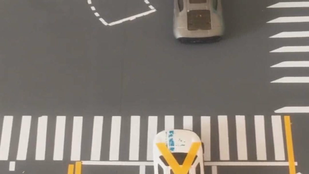 图解安全行车:如何判定是否闯红灯?