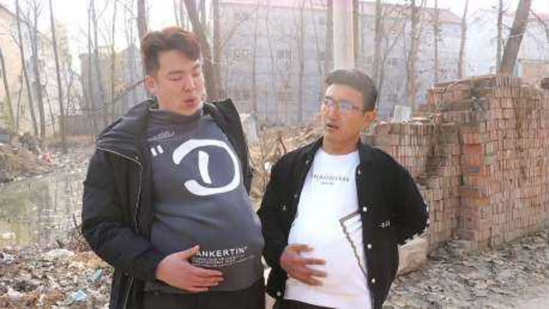 男人体验怀孕生孩子,整个过程太逗了,看一遍笑一遍