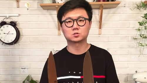 【厨房冷知识】买菜刀还是主厨刀?如何正确的握刀,安全的切菜?