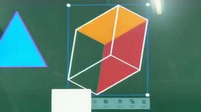 科技画简单,这样学校又可以省一笔粉笔钱了