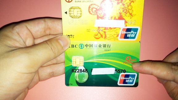 银行卡上这2个字要注意,不然钱被刷完都不知道,现在知道还不晚