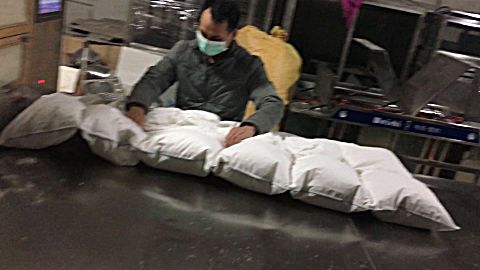 韦氏羽绒被充绒机现场充绒视频