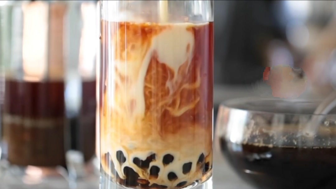 珍珠奶茶的珍珠是塑料做的?看看五星级大厨是怎么做奶茶的!