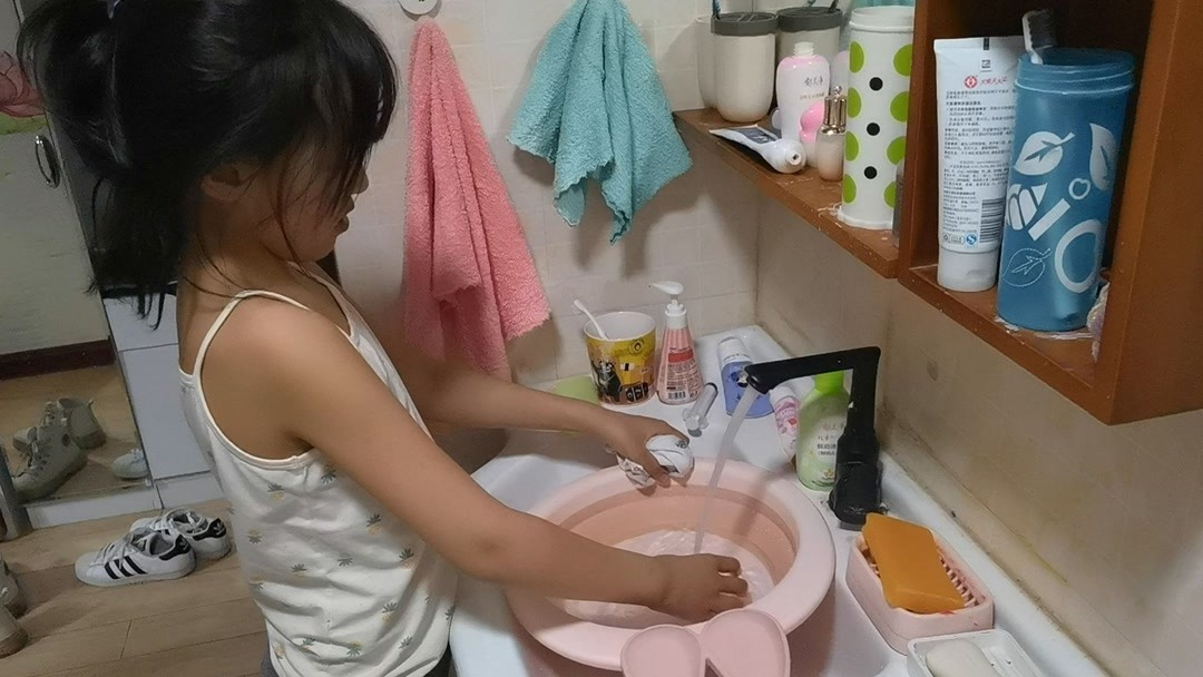 家庭劳动实践——洗袜子