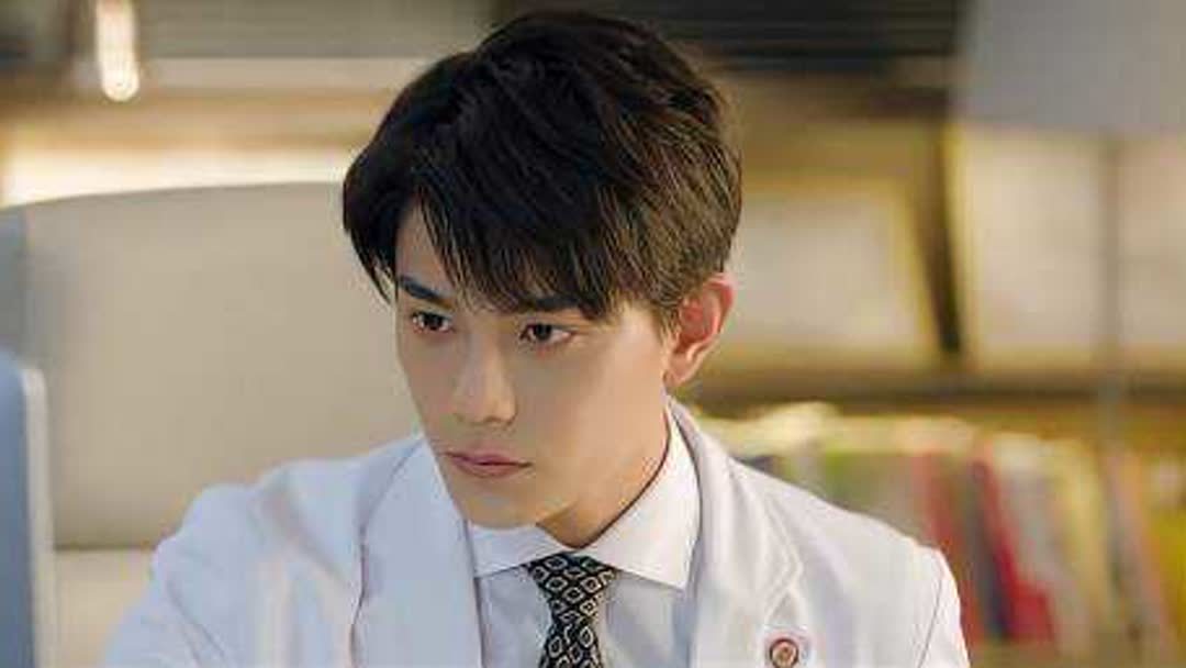 甜剧:高冷医生年纪轻轻,就在国际医学期刊发表论文,兄弟羡慕