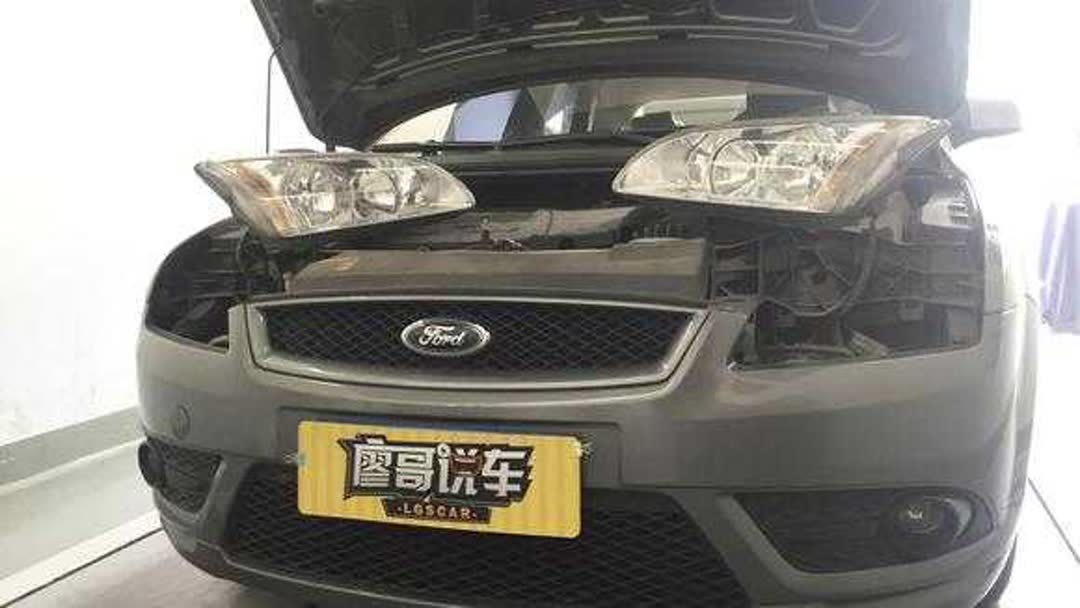 二手车经典福克斯大灯如何拆装?