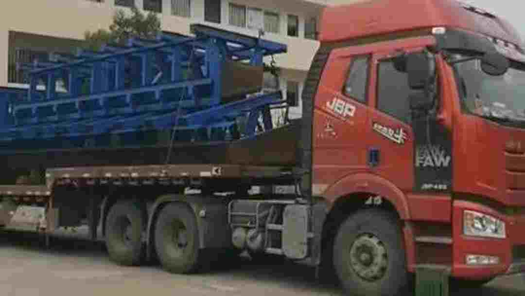 箱梁模板装车发走