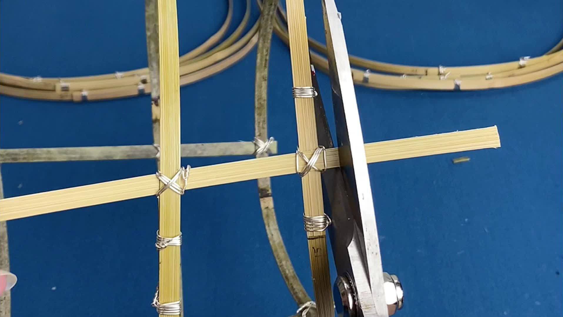 开始做鱼灯了 我说这玩意我小学三年级的时候做过,你们信吗?