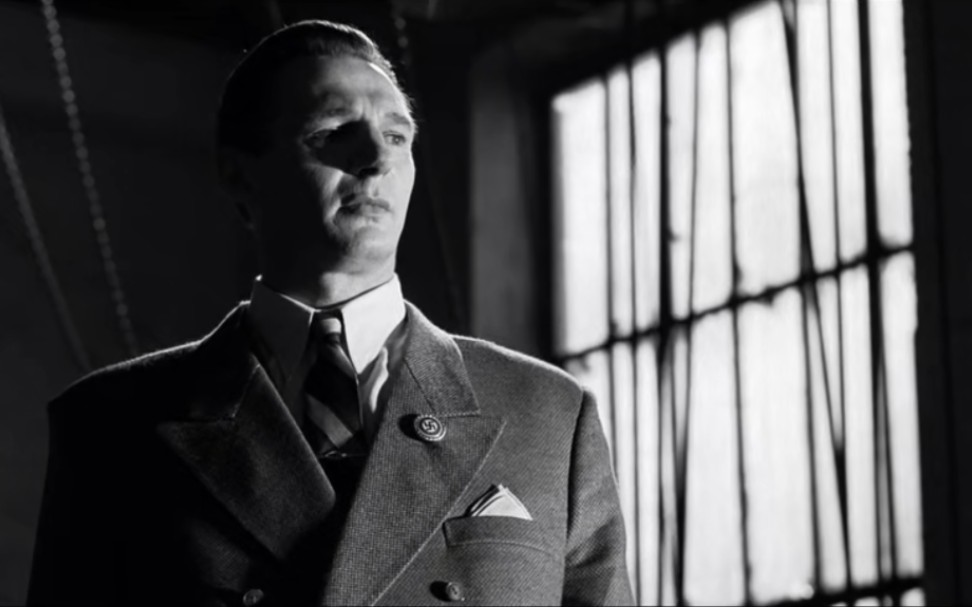 【辛德勒的名单】战争结束,辛德勒劝说纳粹士兵放下武器