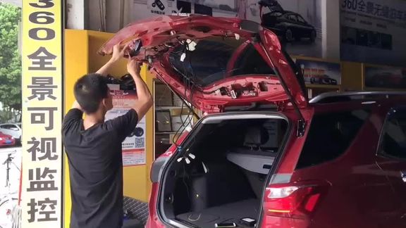 安装智能电动尾门施工中～方便实用【来自懂车帝车友圈】