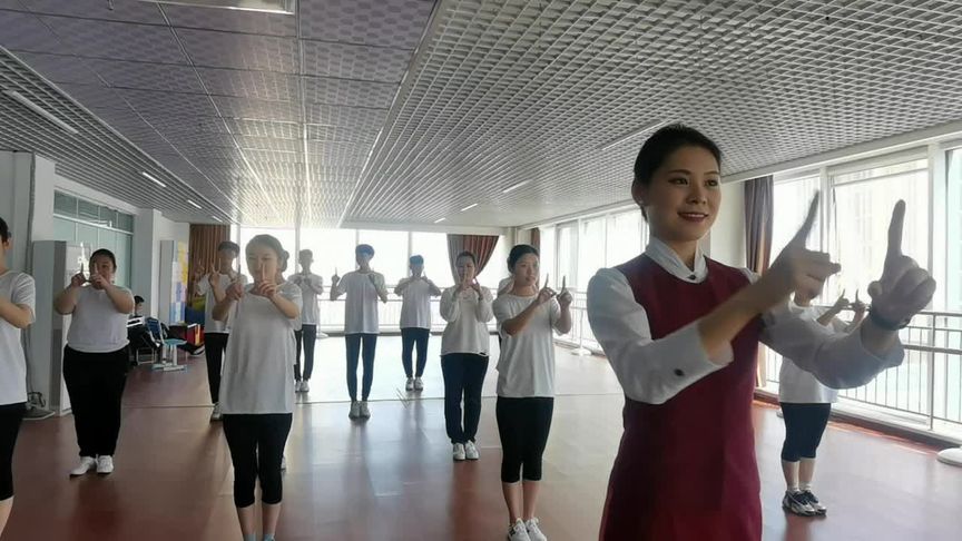 爱乐艺术五一三天全科集训营——空乘课程表情管理