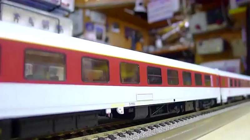 火车模型:ACME DDR coaches使用ESU内部照明系统,太好玩了