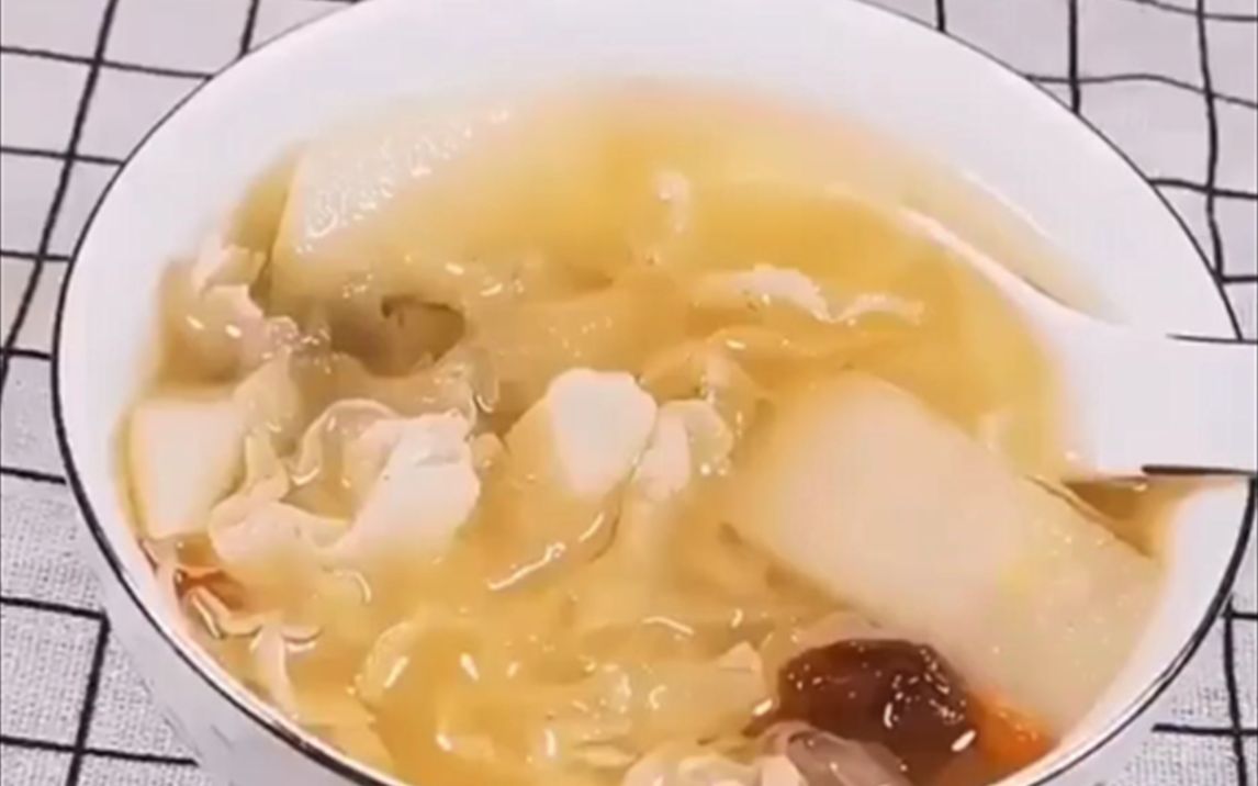 【食疗养生】润肺止咳—比燕窝还滋补的小吊梨汤秋冬必备~