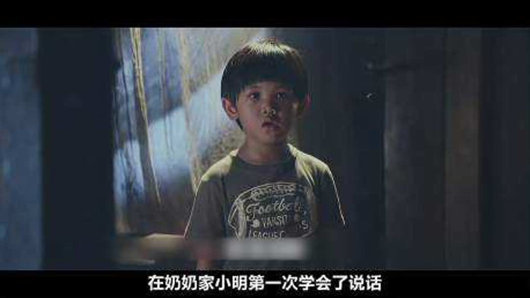 男孩用冥币去买糖果,说是去世奶奶给的,老板看到钱却不敢收