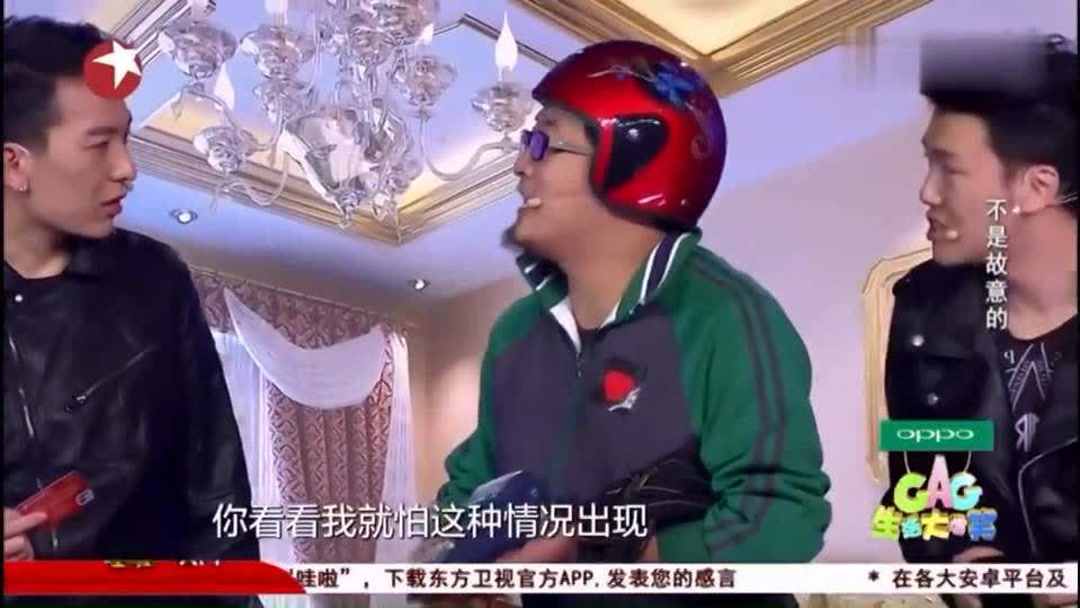 这是我见过的最搞笑的外卖员,抢镜技术一流,逗得观众捂嘴大笑