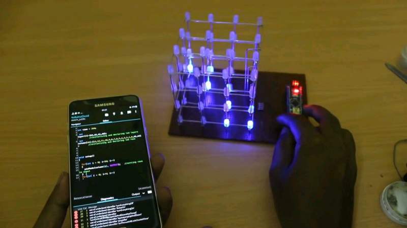 这位大神真厉害,竟然用手机给光立方编写程序