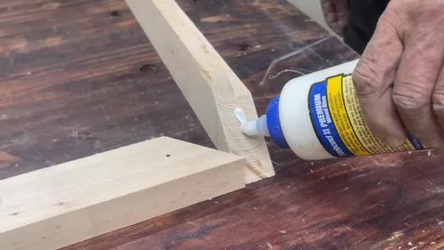 农村小伙发扬中国匠心精神,手工打造高级实木桌,果然高手在民间