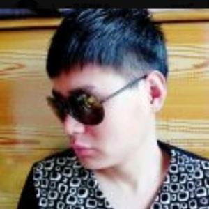 一更里月过花墙 