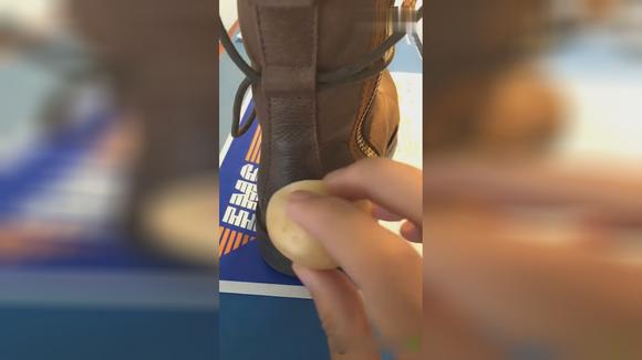 很多人都不知道的,零成本15秒修复皮鞋划痕的生活妙招