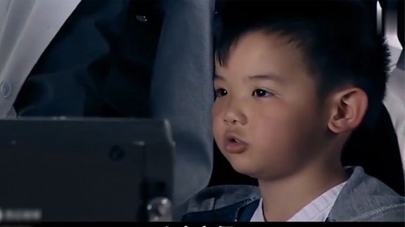 破案:老刑警找不到线索,不料小男孩看一眼监控,直接揪出真凶