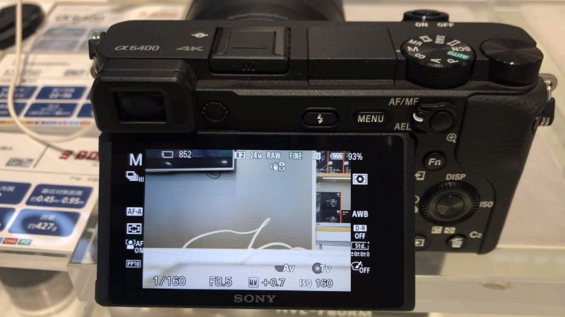 索尼微单A6100/A6400/6600如何在拍照和视频是开启实时追踪功能?