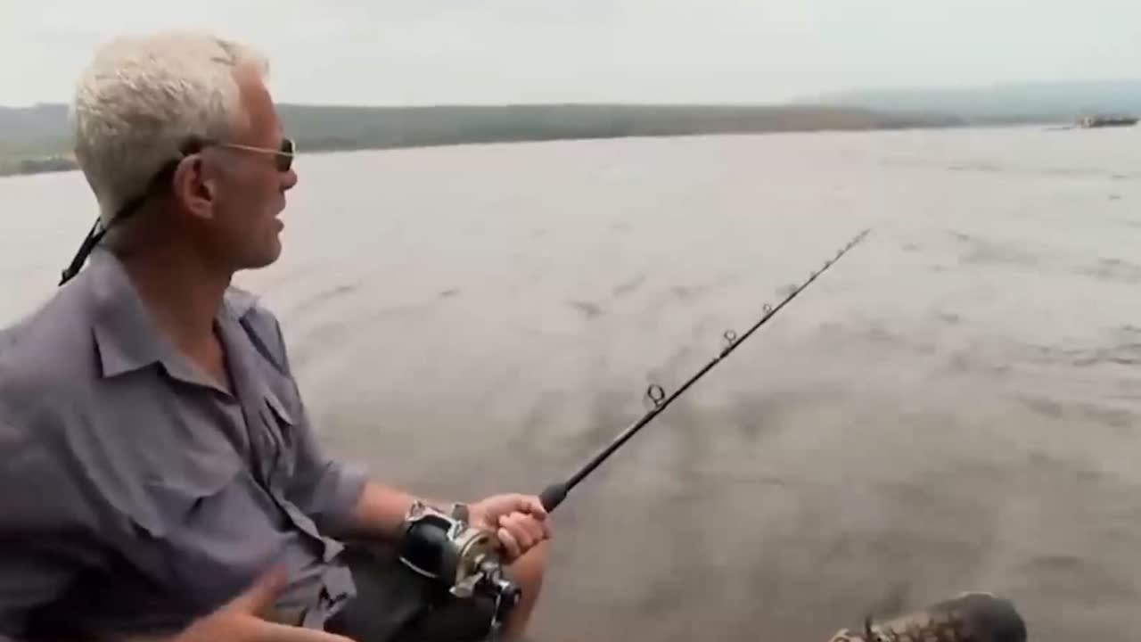 为了能钓到致命大鱼,前期的准备工作必不可少,鱼线排好了