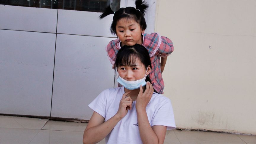 女孩18岁做妈妈,娃出生后患病,想再生一个又意外失去生育能力