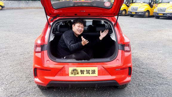 【智】年轻人的首选新能源之一/比亚迪e2无限大