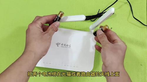 路由器上接一个喇叭,在天线上绑2节电池,信号真的能放大10倍吗?