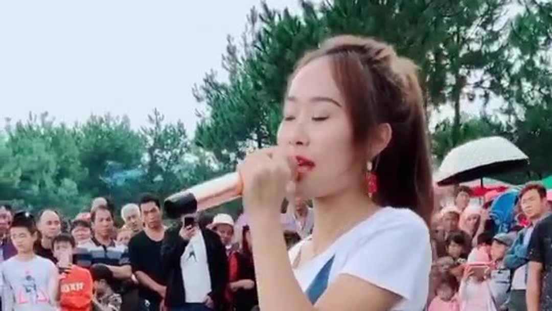 马蹄油亮祖先回响五彩霞光映辉煌苍狼啸四方 #唱歌#凤凰飞