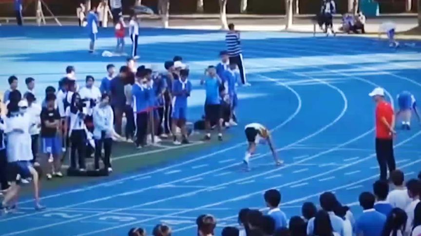 主角总是在最后登场#校运会 #满级人类 #红眼