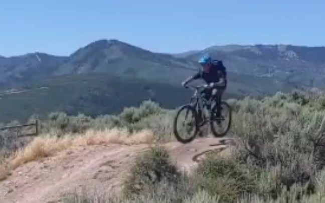 骑自行车失误集锦,请注意安全啊!