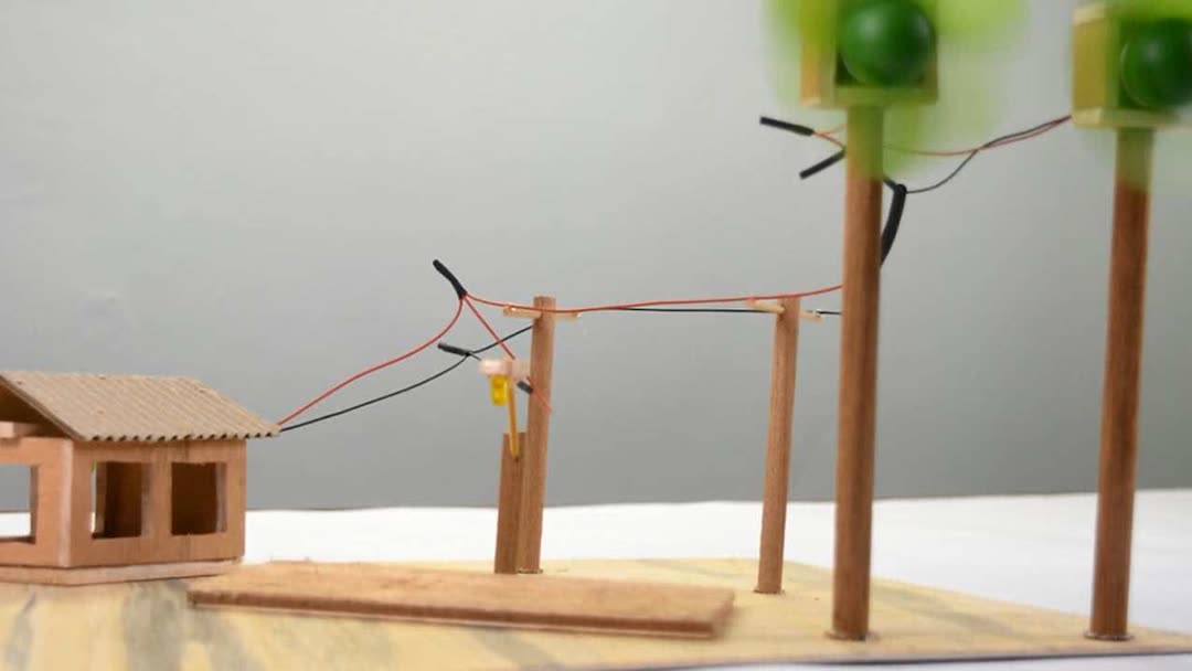 DIY牛人教你如何制作风力发电厂模型,你觉得能够成功发电吗?