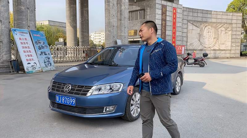 一五款大众朗逸、原车主保养很好、是她陪嫁的车。