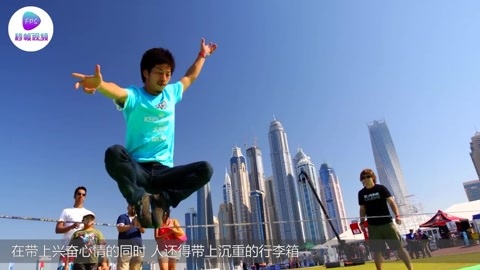 老年人出门必备,行李箱变电动车,人骑着就能走!
