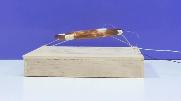 一根铜线、一块磁铁,制作一个神奇的磁悬浮线圈,磁悬浮列车原理