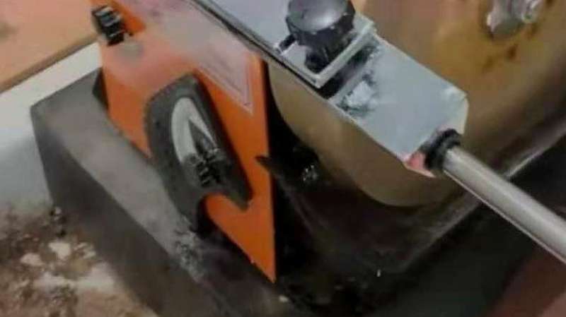 水冷电动磨刀机,一般工厂根本没有,今天真的长见识了