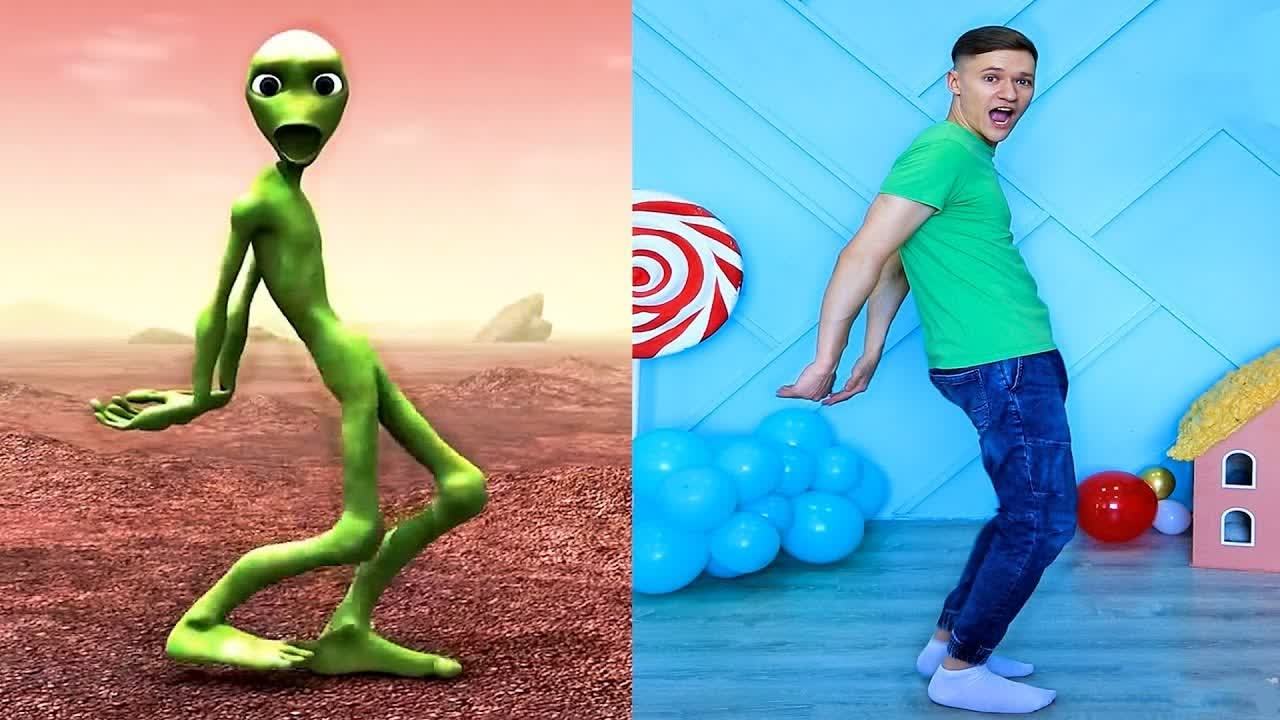 搞笑模仿秀:外星人给我你的小东西,重复做挑战运动!