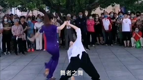 果果老师腰功太好了!果果不不老师最美舞蹈《美丽的家乡》。