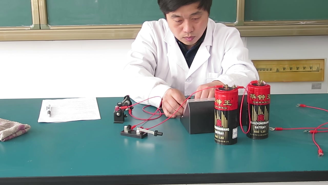 【2019年河南省新乡市物理实验加试】A 探究小灯泡亮度与功率的关系