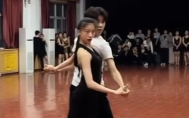 #王崇墨李茉晗 两个宝贝跳着跳着就长大了
