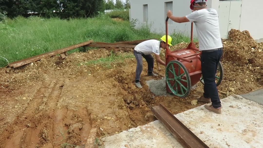 浇筑混凝土的导管