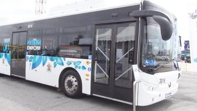 宇通E12电动公交车亮相海外,这外观真是帅气