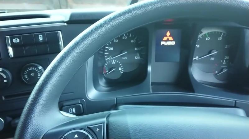 说车:老外新买的日本三菱大货车,居然还是一键启动,不愧大品牌