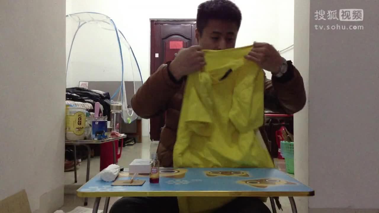 白色衣服上弄上辣椒油如何清洗