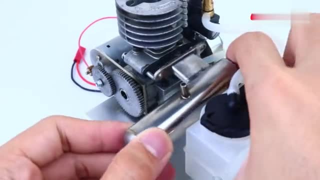 仰角:老兵操炮不用加减乘除法,军区首长指着他夸赞:是个神算盘