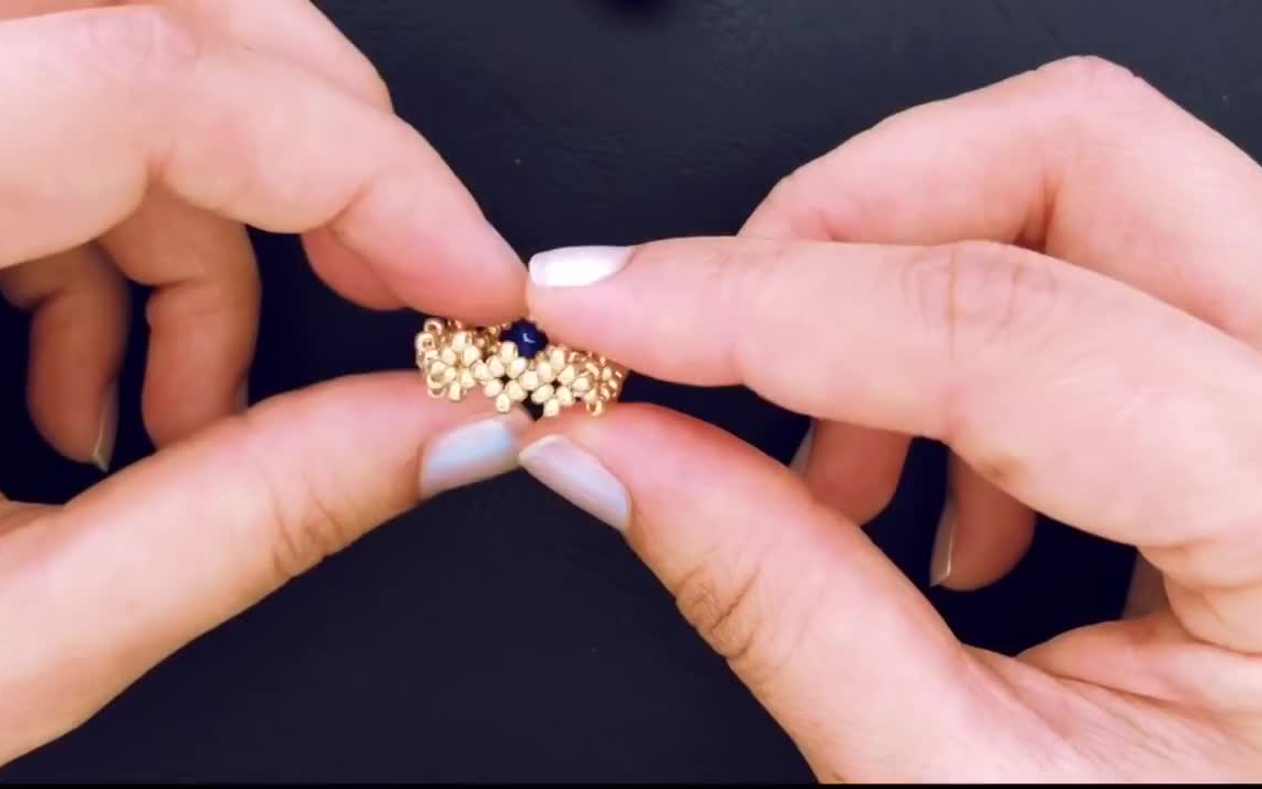 【静默的美好】精致的串珠戒指。DIY串珠戒指。如何制作串珠戒指