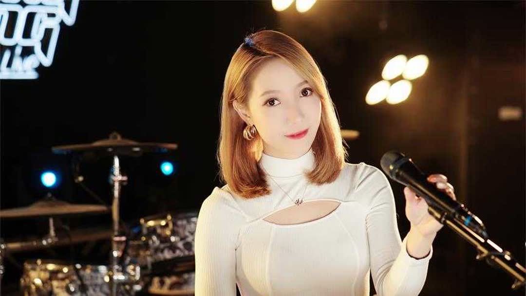 小姐姐一首陈奕迅《Shall We Talk》,声音温柔清澈,太好听了